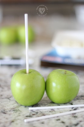How to Make Candy Apple Ghosts for Halloween
