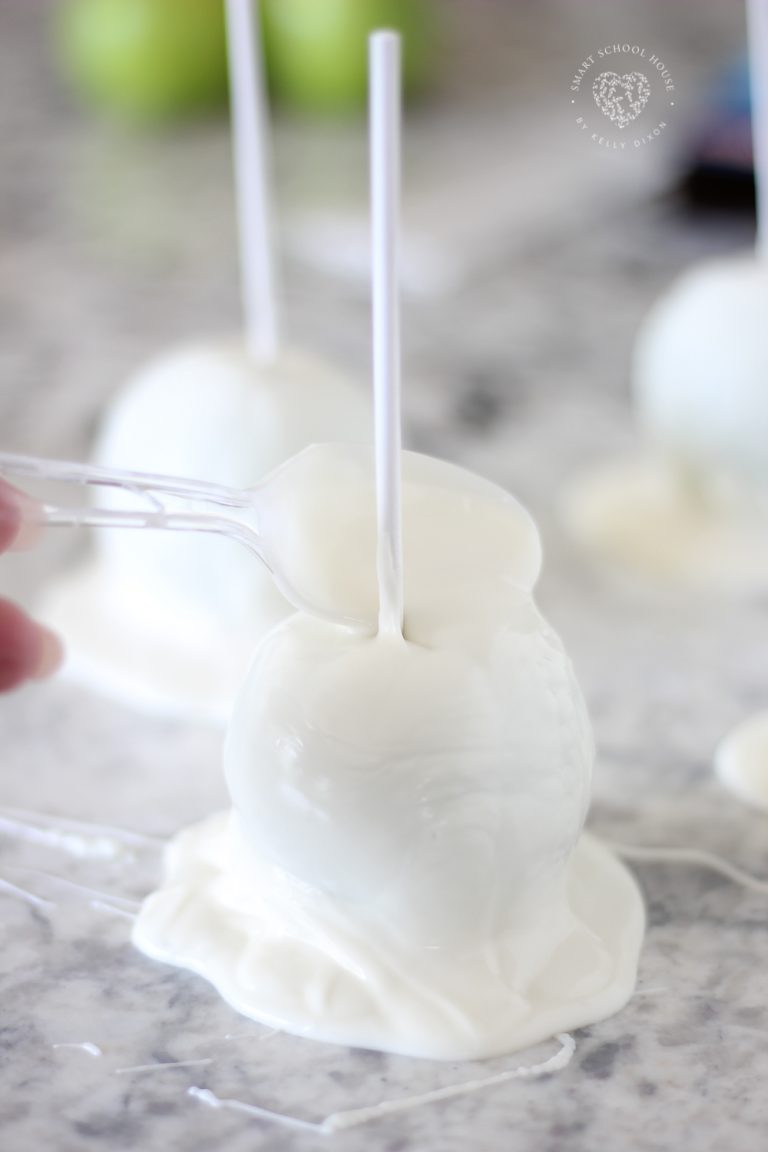 How to Make Candy Apple Ghosts for Halloween