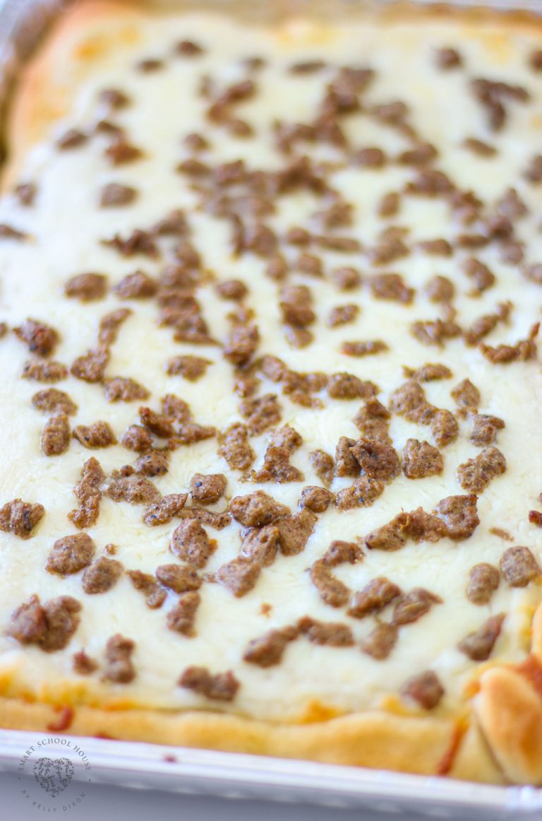 THE BEST Breakfast Pizza Recipe with Sausage Gravy